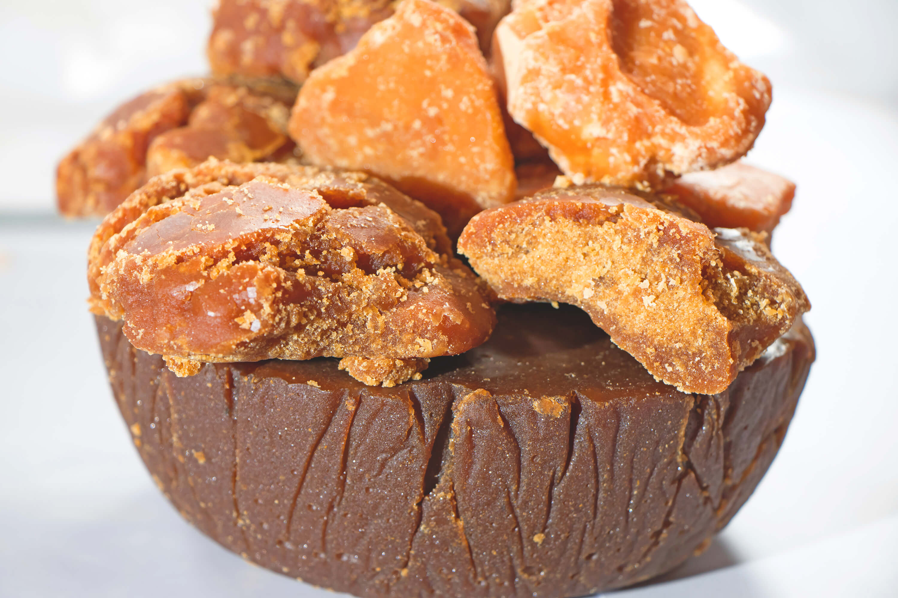 Top 14 Benefits of Consuming Jaggery (Gur) Than White Sugar